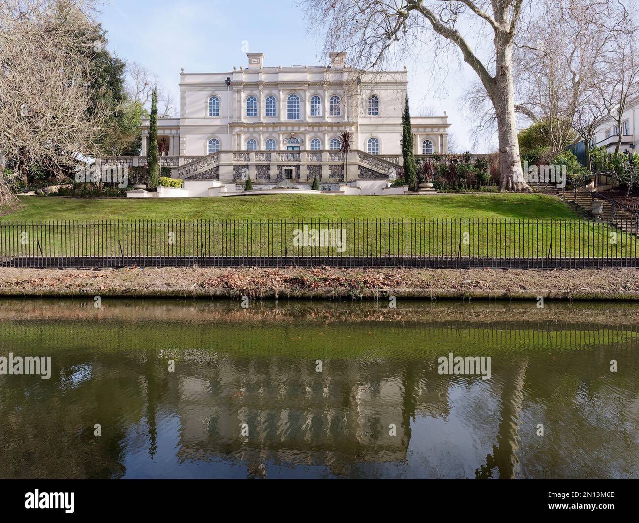 Beautiful white mansion style house on the banks of The Regents Canal ...