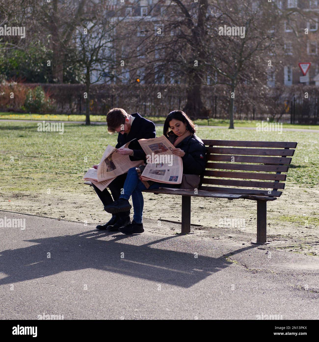 Sitting in the park reading a newspaper hi-res stock photography and ...