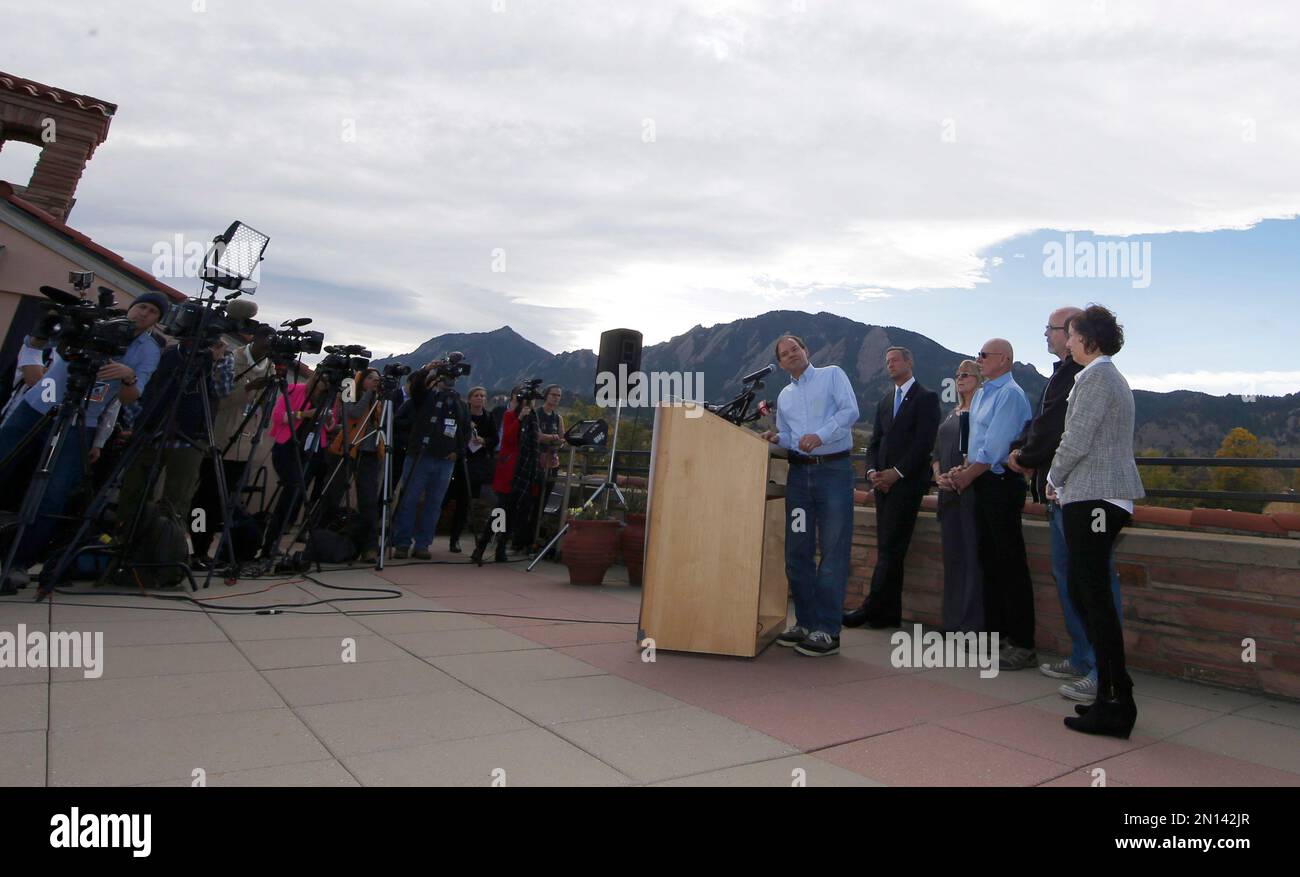 Democratic presidential candidate Martin O'Malley, second from left ...