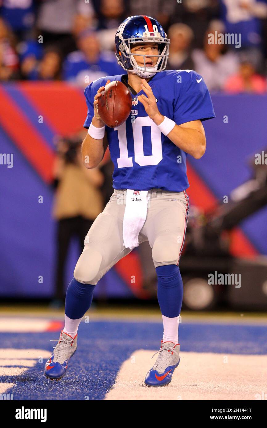 New York Giants quarterback Eli Manning #10 drops back to pass against ...