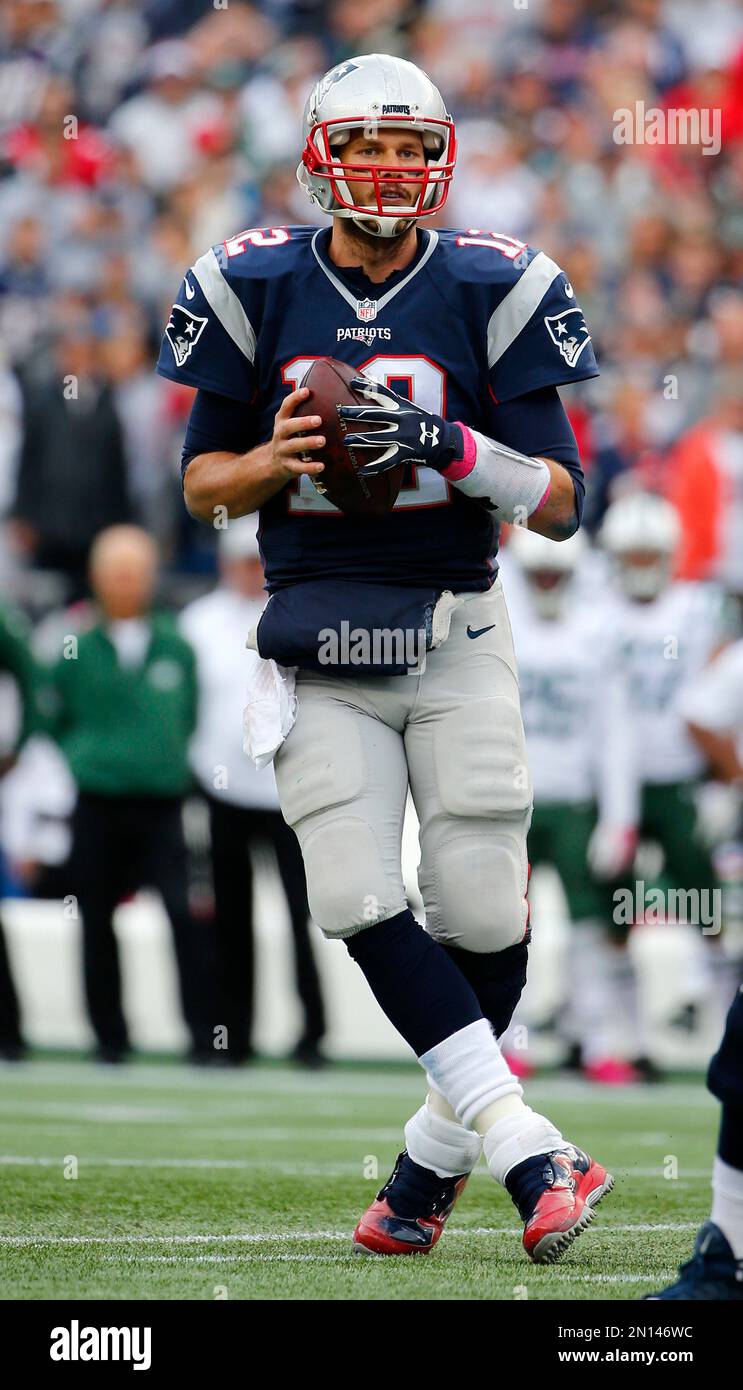 New England Patriots quarterback Tom Brady drops back against the New ...