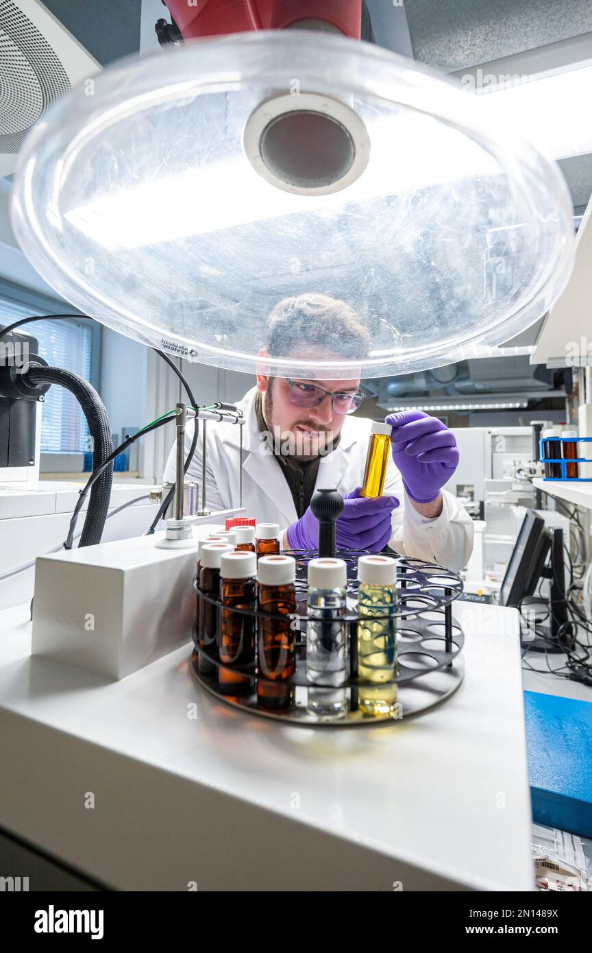 Fuels laboratory hi-res stock photography and images - Alamy
