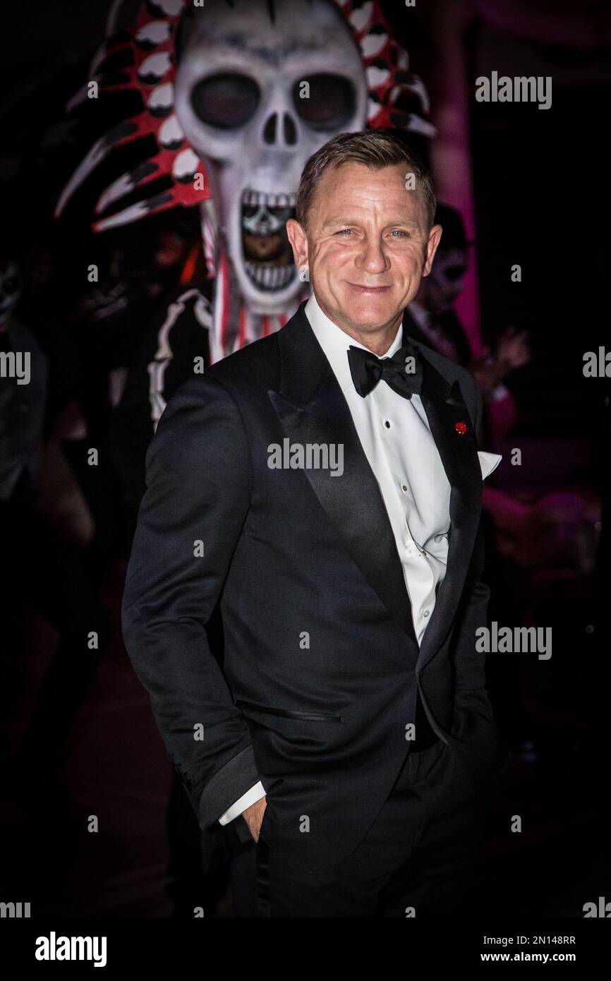 Daniel craig spectre hi-res stock photography and images - Alamy