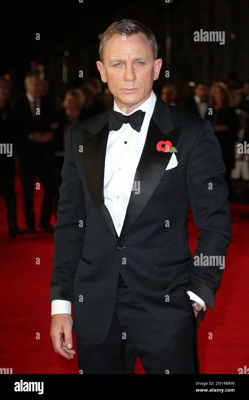 Daniel Craig poses for photographers on arrival for the World Premiere ...