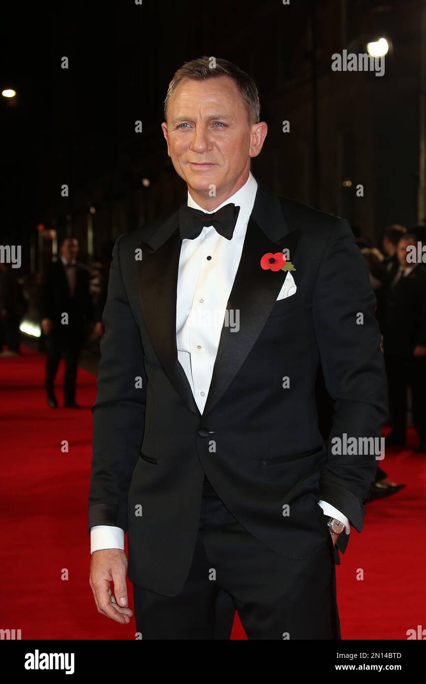 Daniel Craig poses for photographers on arrival for the World Premiere ...