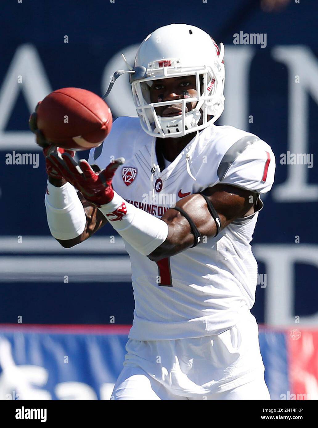 Washington State wide receiver Kyrin Priester (1) during the first half ...