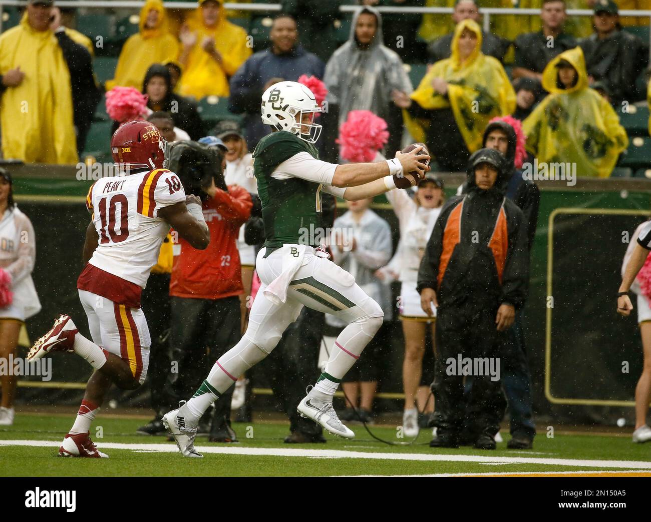 Iowa State's Brian Peavy (10) is unable to stop Baylor's Seth Russell ...