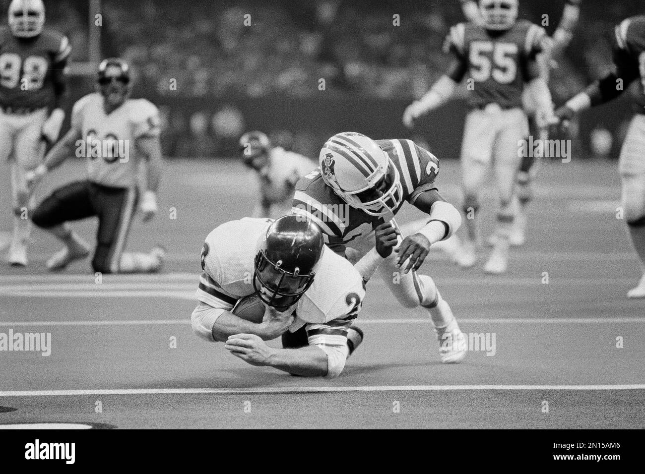 Chicago Bears' Matt Suhey dives across the goal line to score the ...