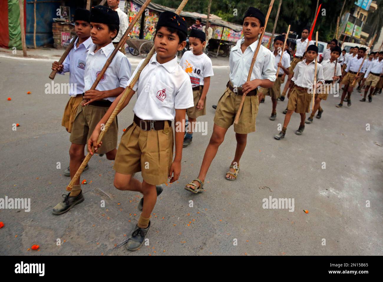 Volunteers of the Hindu nationalist organization Rashtriya Swayamsevak ...