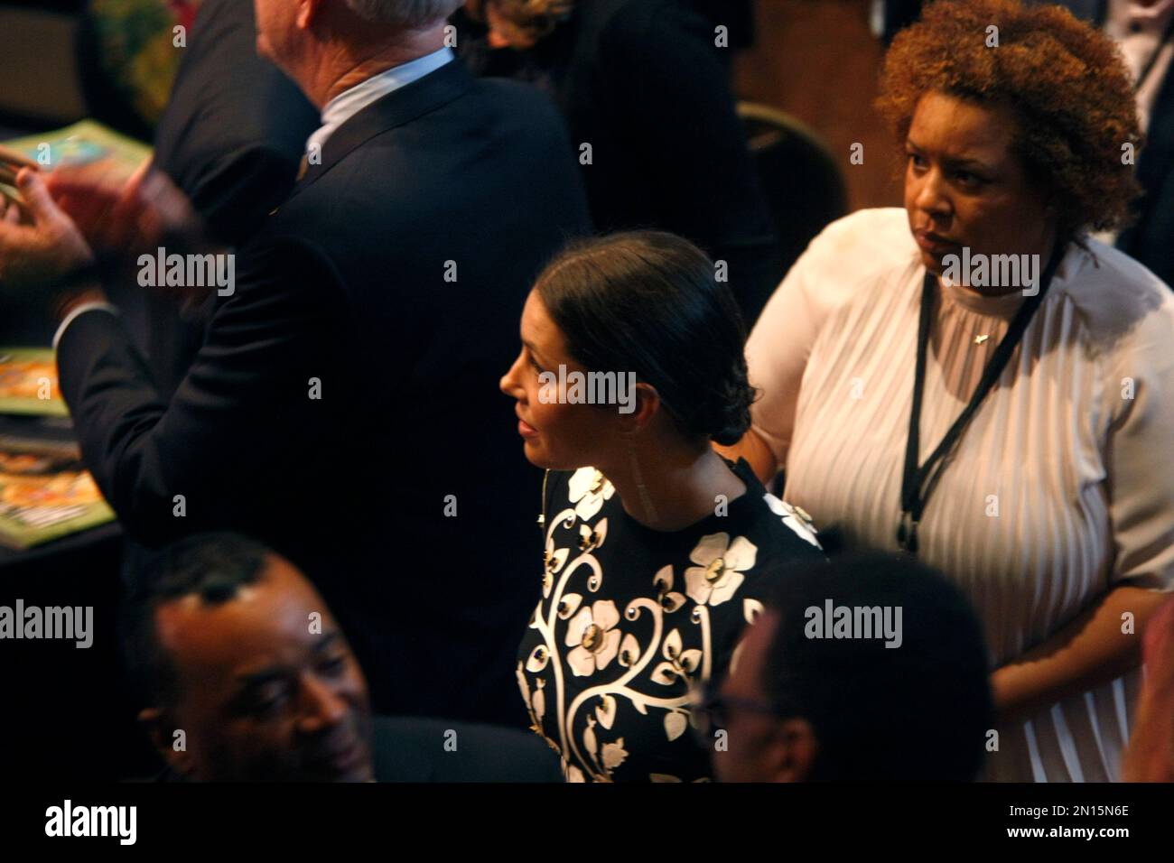 Jennifer Biel heads to the stage where her husband Justin Timberlake ...