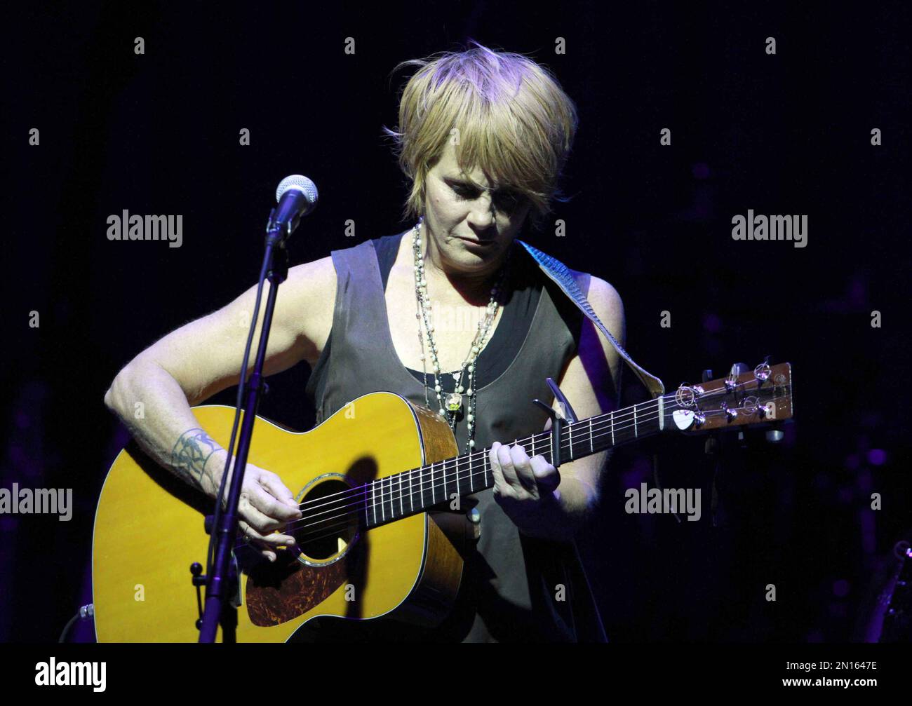 Shawn Colvin performs as the opener for Don Henley of The Eagles at ...