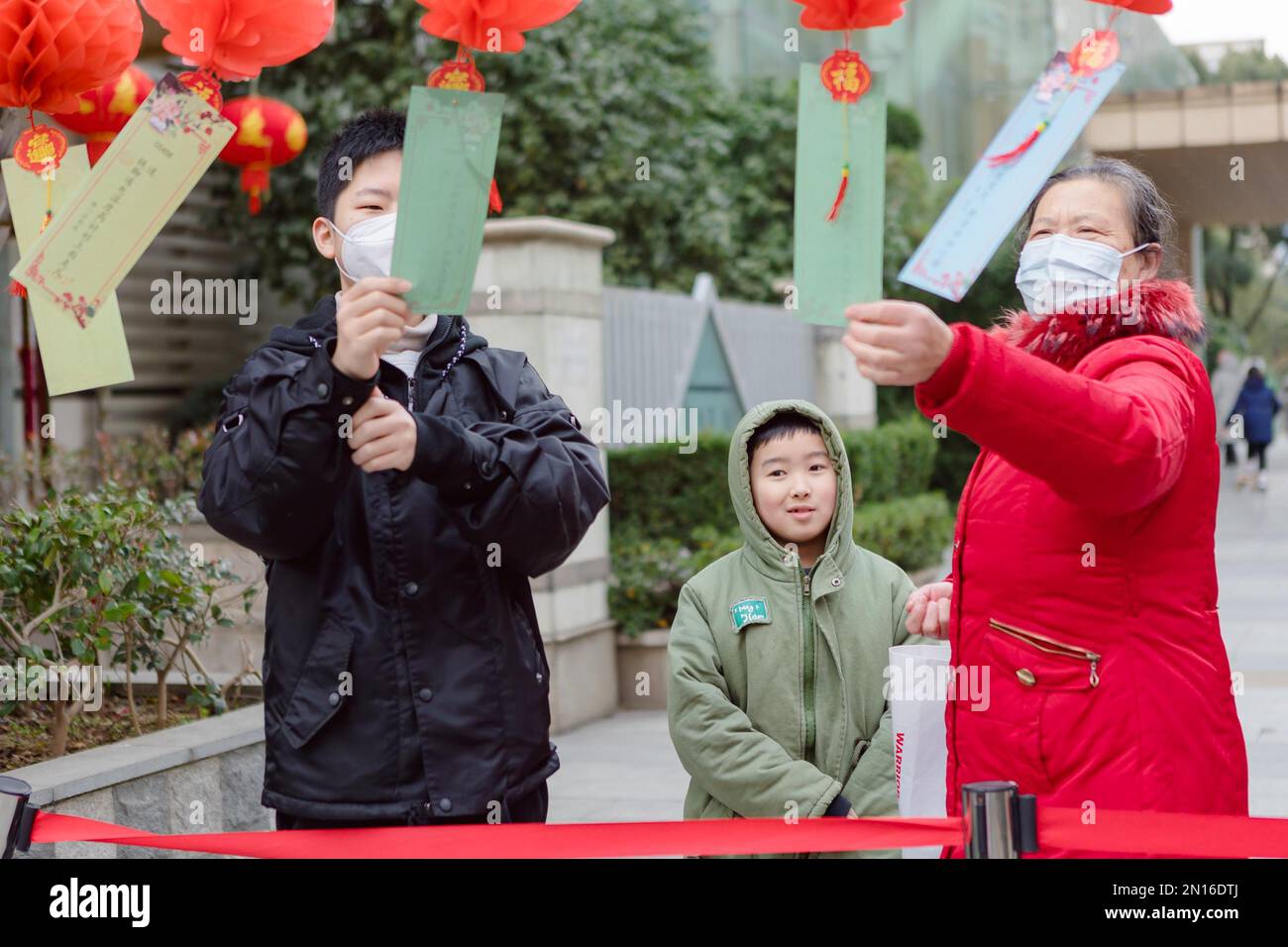 People guess lantern riddles to celebrate the Lantern Festival in ...