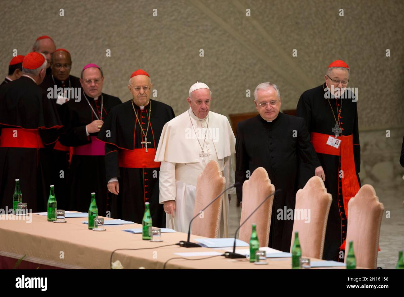 Pope Francis arrives in the Paul VI hall at the Vatican for a meeting ...