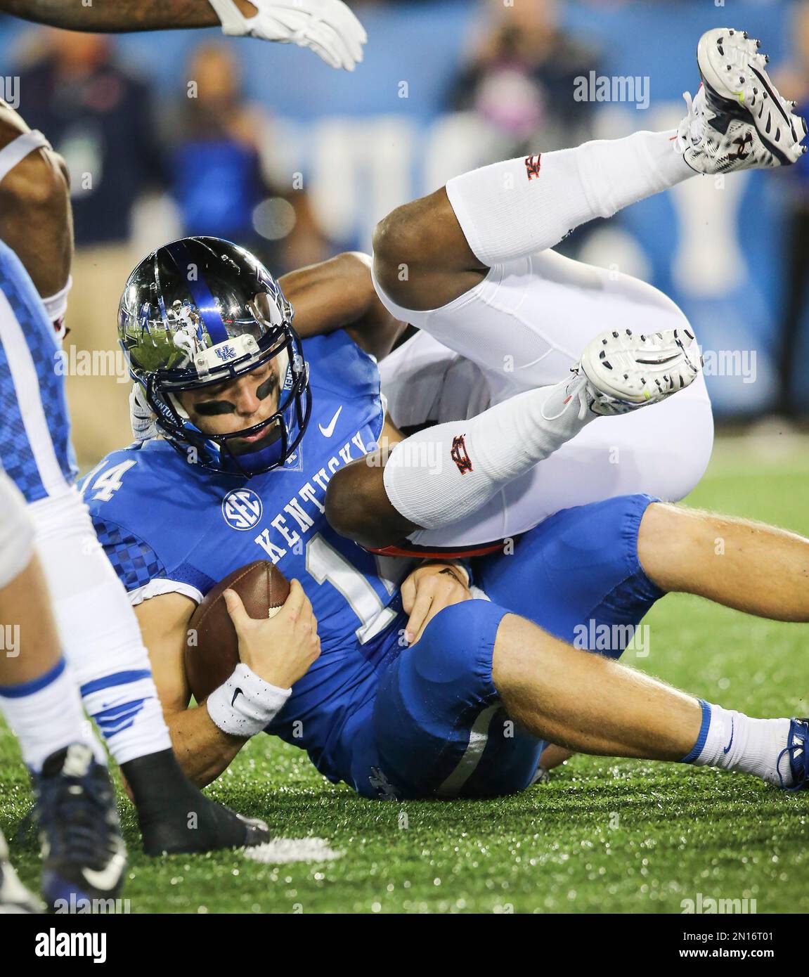 Kentucky quarterback Patrick Towles is sacked during the first half of ...