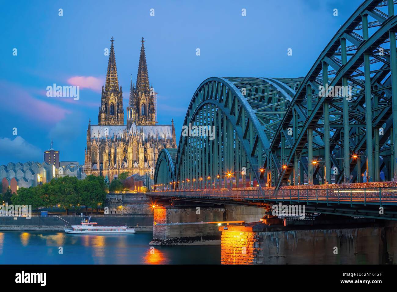 Downtown Cologne city skyline with Cologne Cathedral and Hohenzollern ...