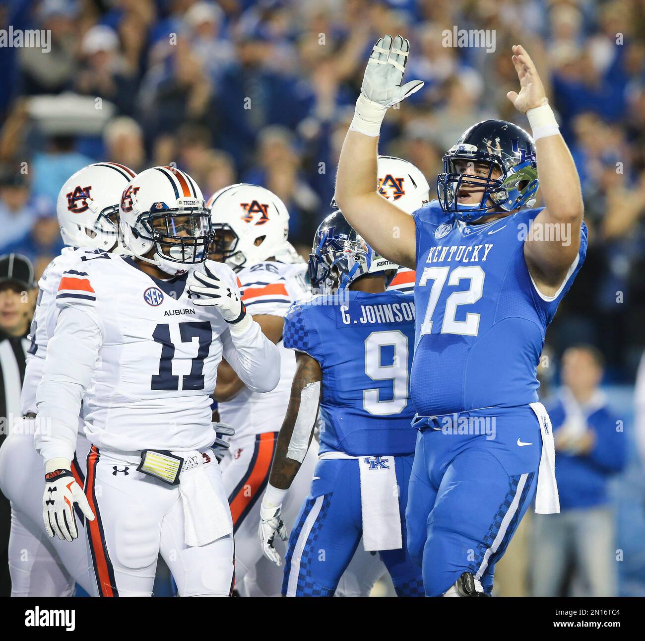 Kentucky center Jon Toth (72) celebrates after his team scored a ...