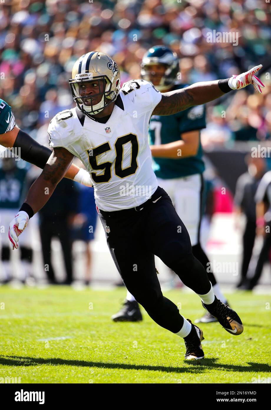 New Orleans Saints middle linebacker Stephone Anthony eludes a blocker ...