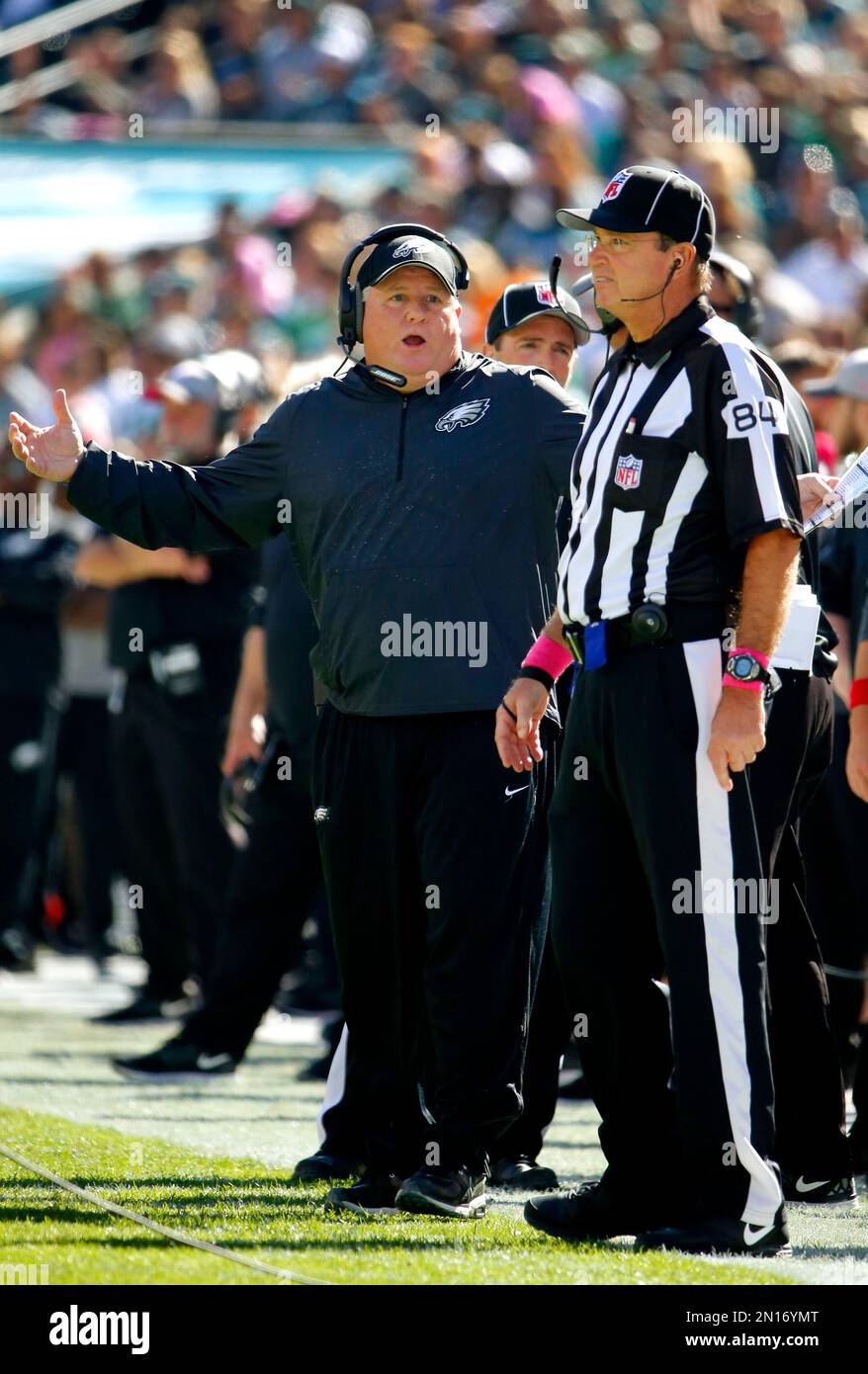 Philadelphia Eagles head coach Chip Kelly talks with line judge Mark ...