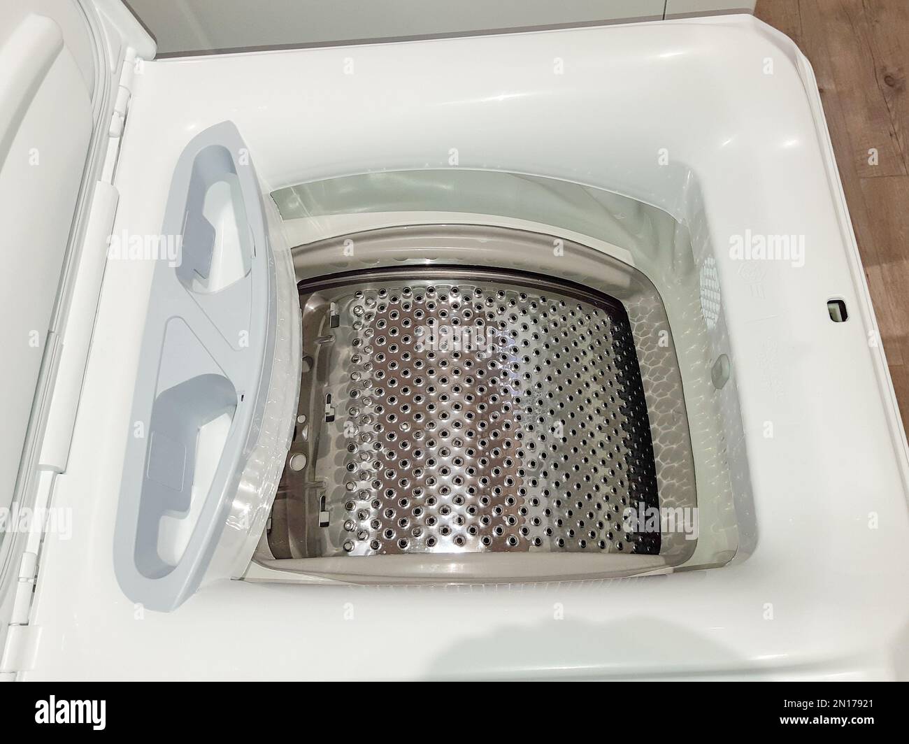 Modern washing machine drum hi-res stock photography and images - Alamy