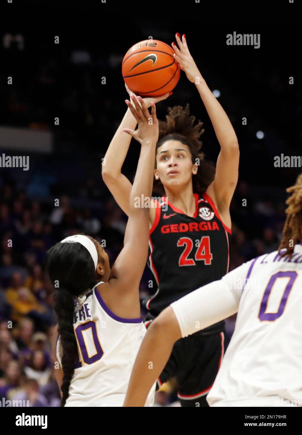 Georgia Lady Bulldogs forward Brittney Smith (24) shoots a three ...