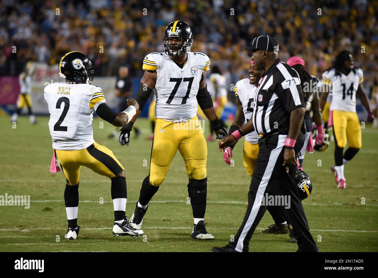 Pittsburgh Steelers quarterback Mike Vick (2) and tackle Marcus Gilbert ...