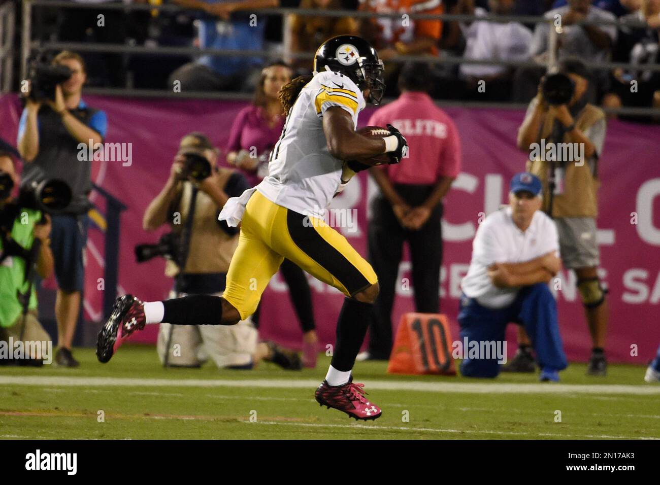 Pittsburgh Steelers wide receiver Markus Wheaton runs on his way to a ...
