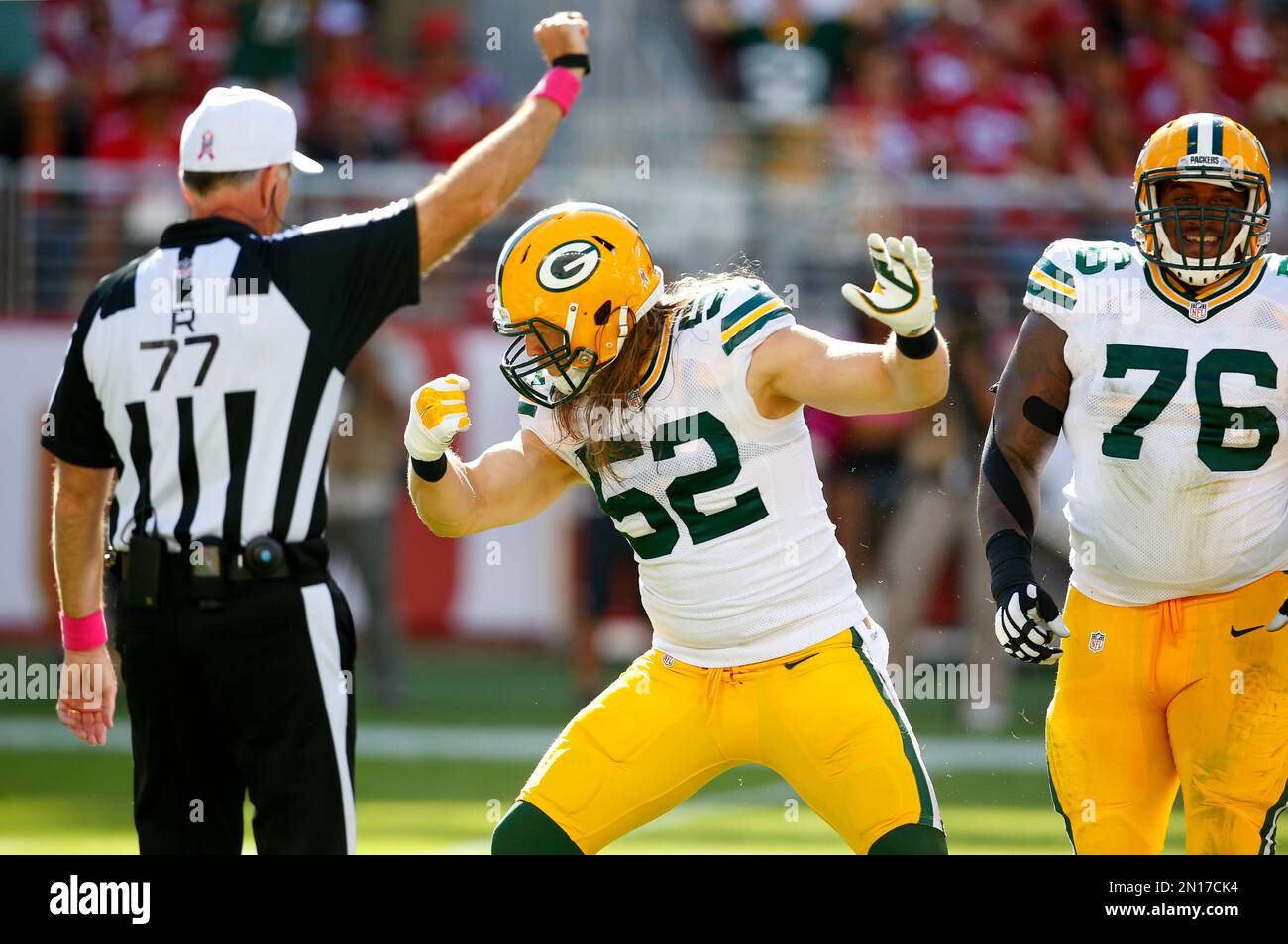 Green Bay Packers inside linebacker Clay Matthews (52) kisses his bicep ...