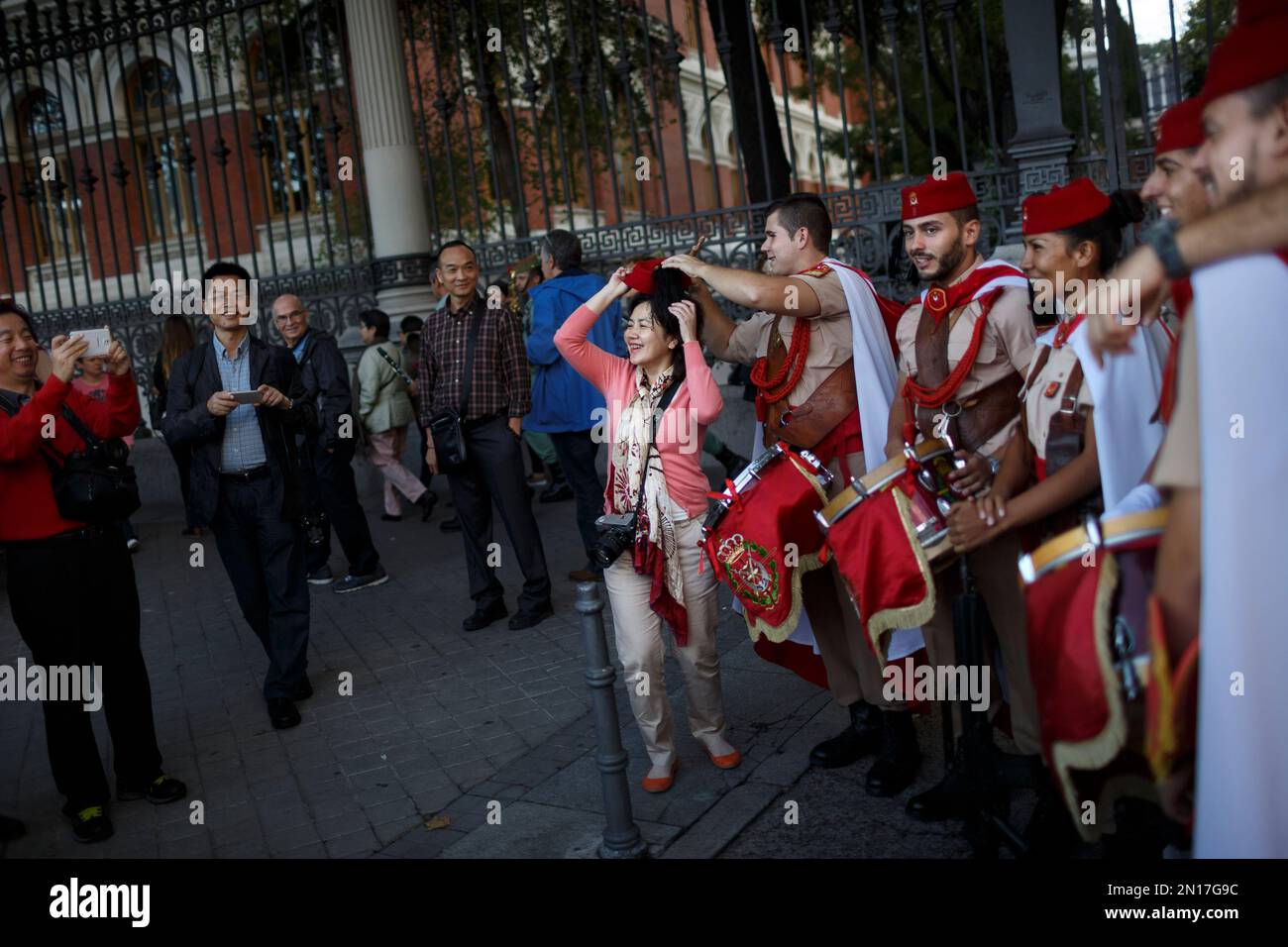 A tourist from China poses for a snapshot with Spanish soldiers before ...