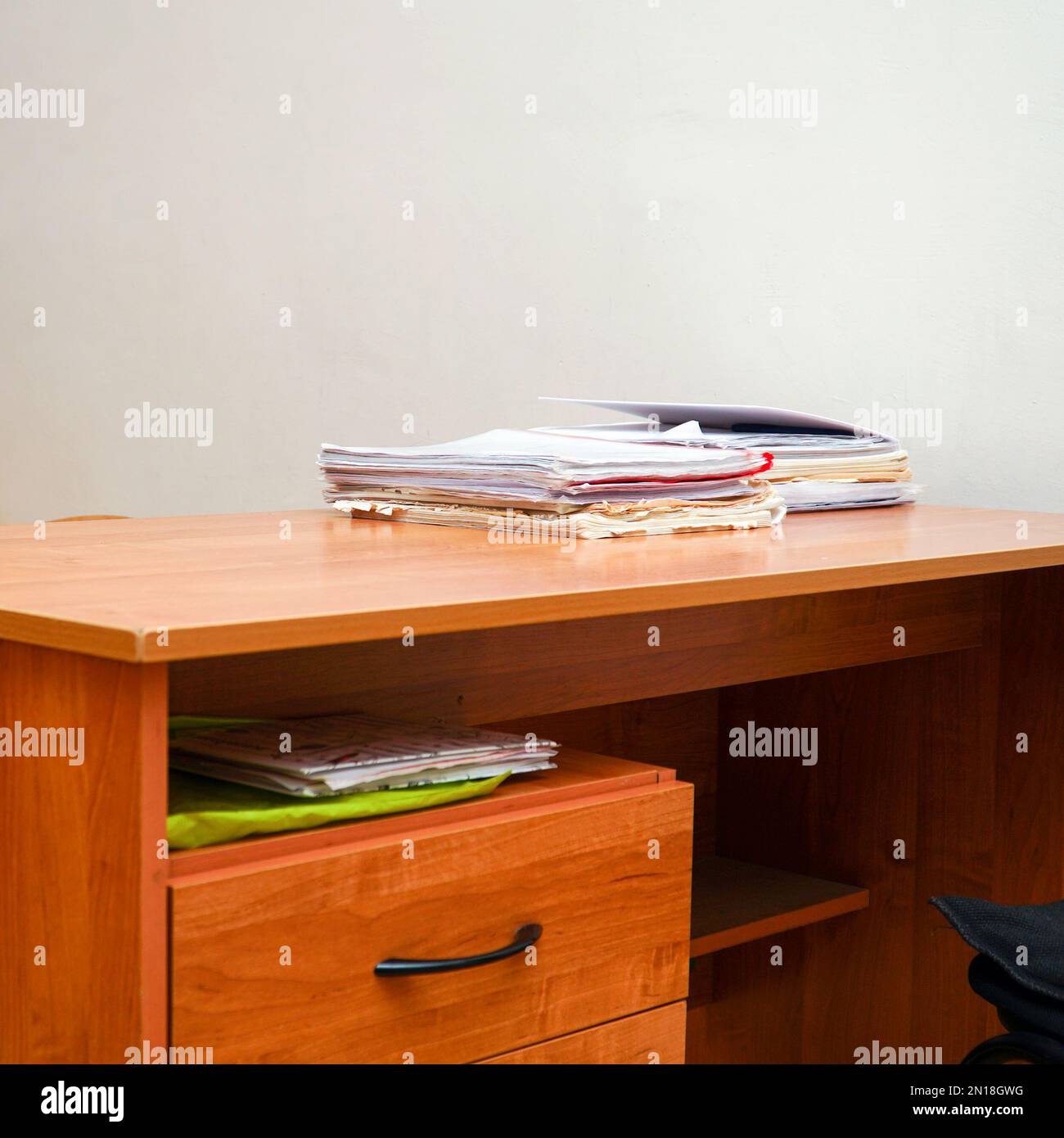 Organise papers hi-res stock photography and images - Alamy