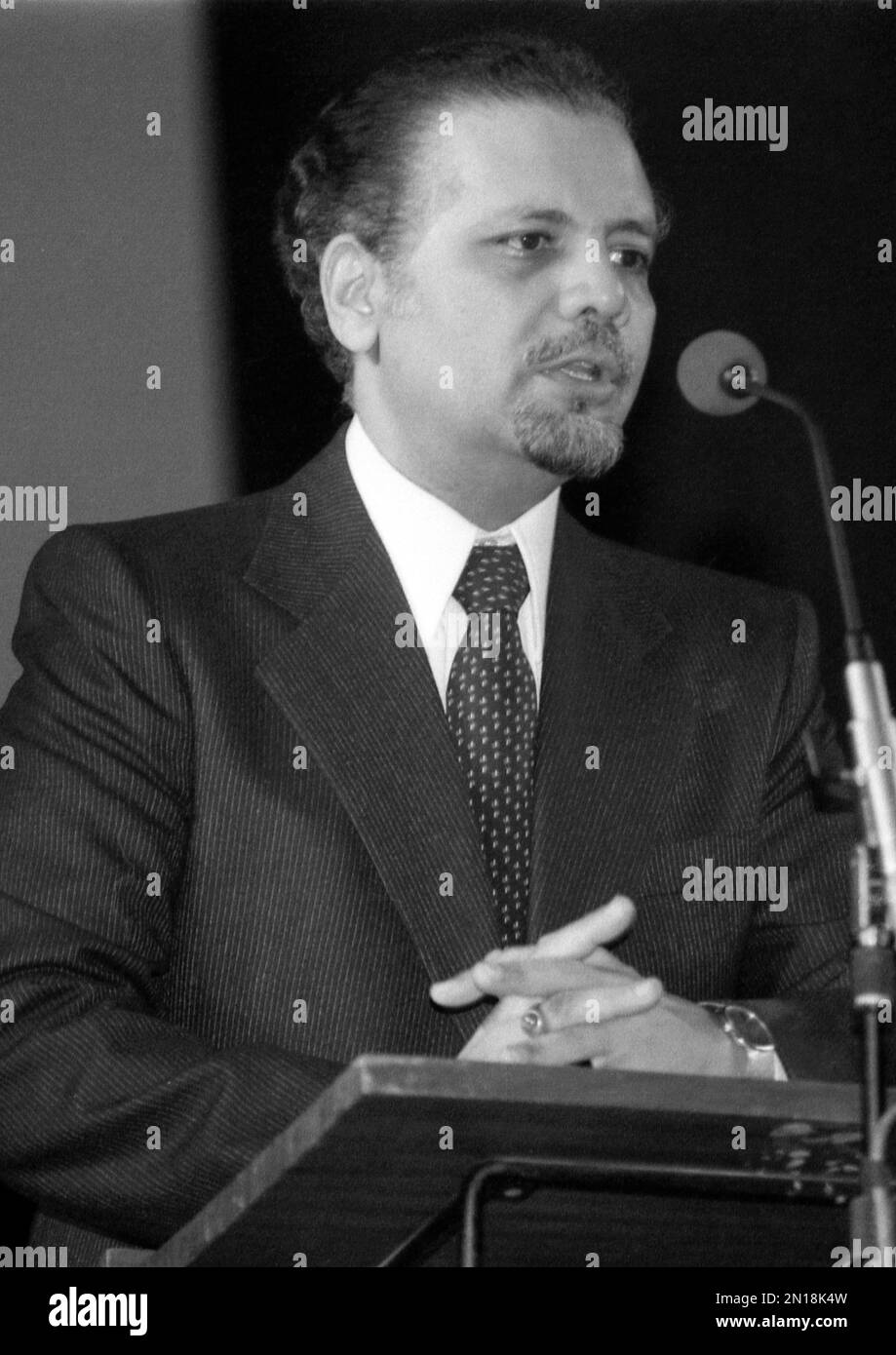 Saudi Arabia's oil minister, Sheikh Ahmed Zaki Yamani, addresses the ...