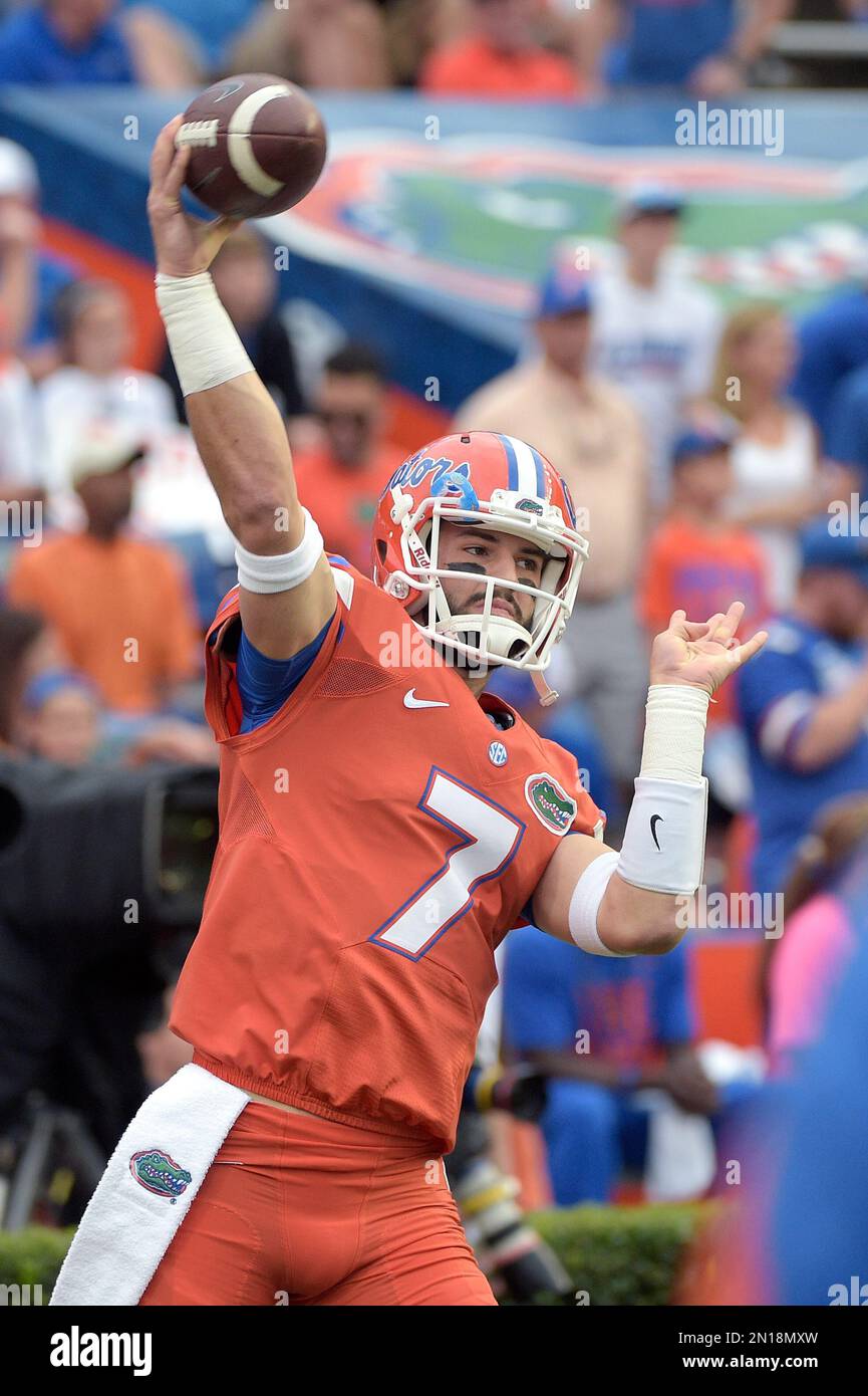 Florida quarterback Will Grier (7) warms up before an NCAA college ...