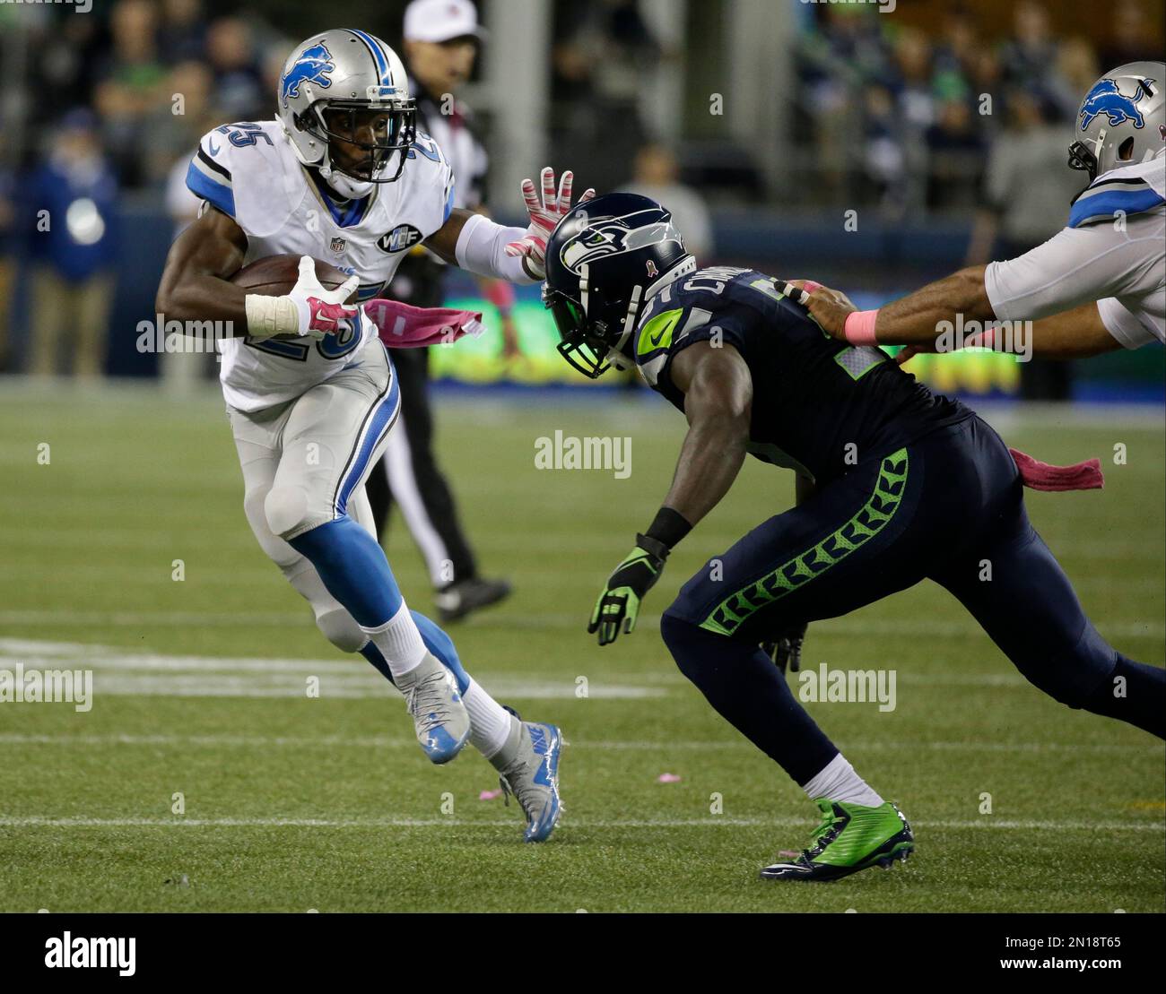 Detroit Lions running back Theo Riddick (25) runs the ball against ...