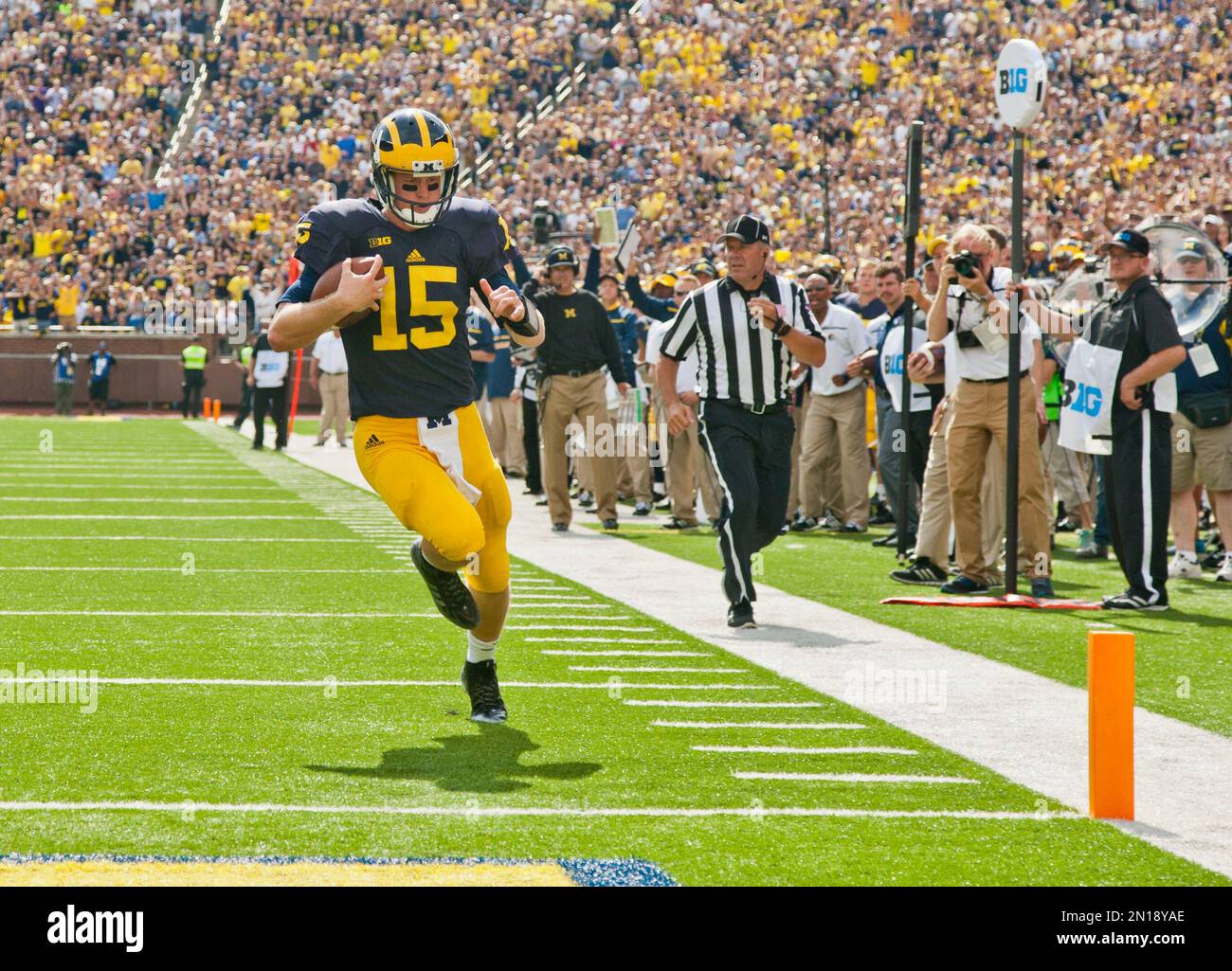 Michigan quarterback Jake Rudock (15) rushes for a touchdown in the ...