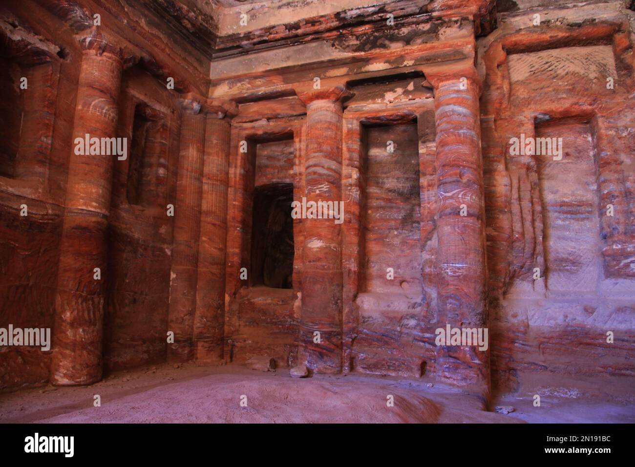 Red rock temple hi-res stock photography and images - Alamy