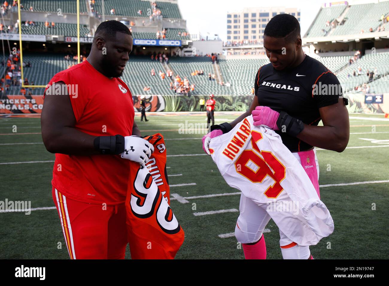 Cincinnati Bengals defensive end Carlos Dunlap, left, and Kansas City ...
