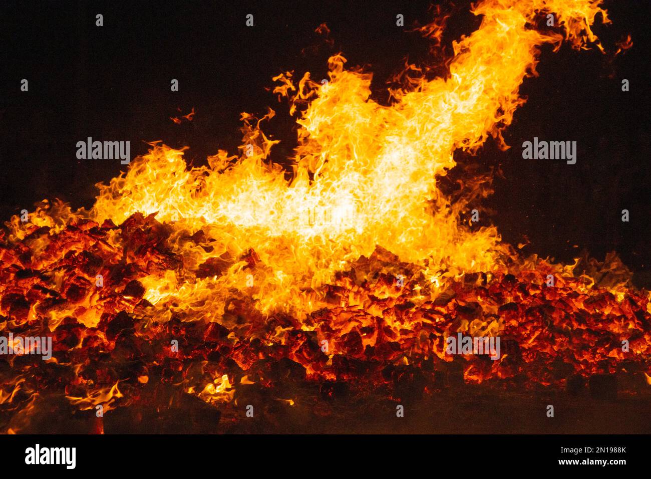 Fire by night. Flames and embers. Hell and inferno Stock Photo - Alamy