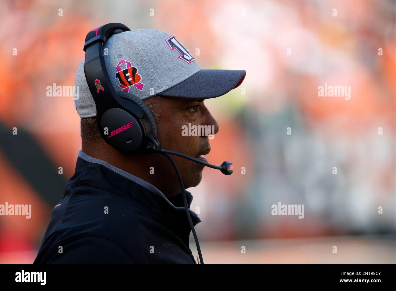 Cincinnati Bengals head coach Marvin Lewis works the sidelines in the ...