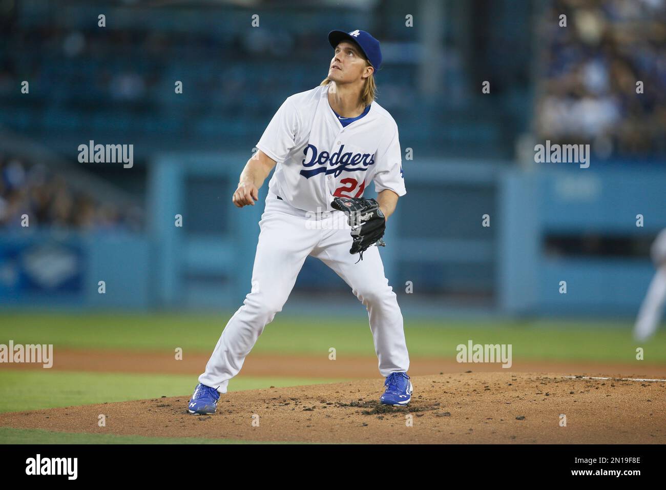 Los Angeles Dodgers starting pitcher Zack Greinke delivers against the ...