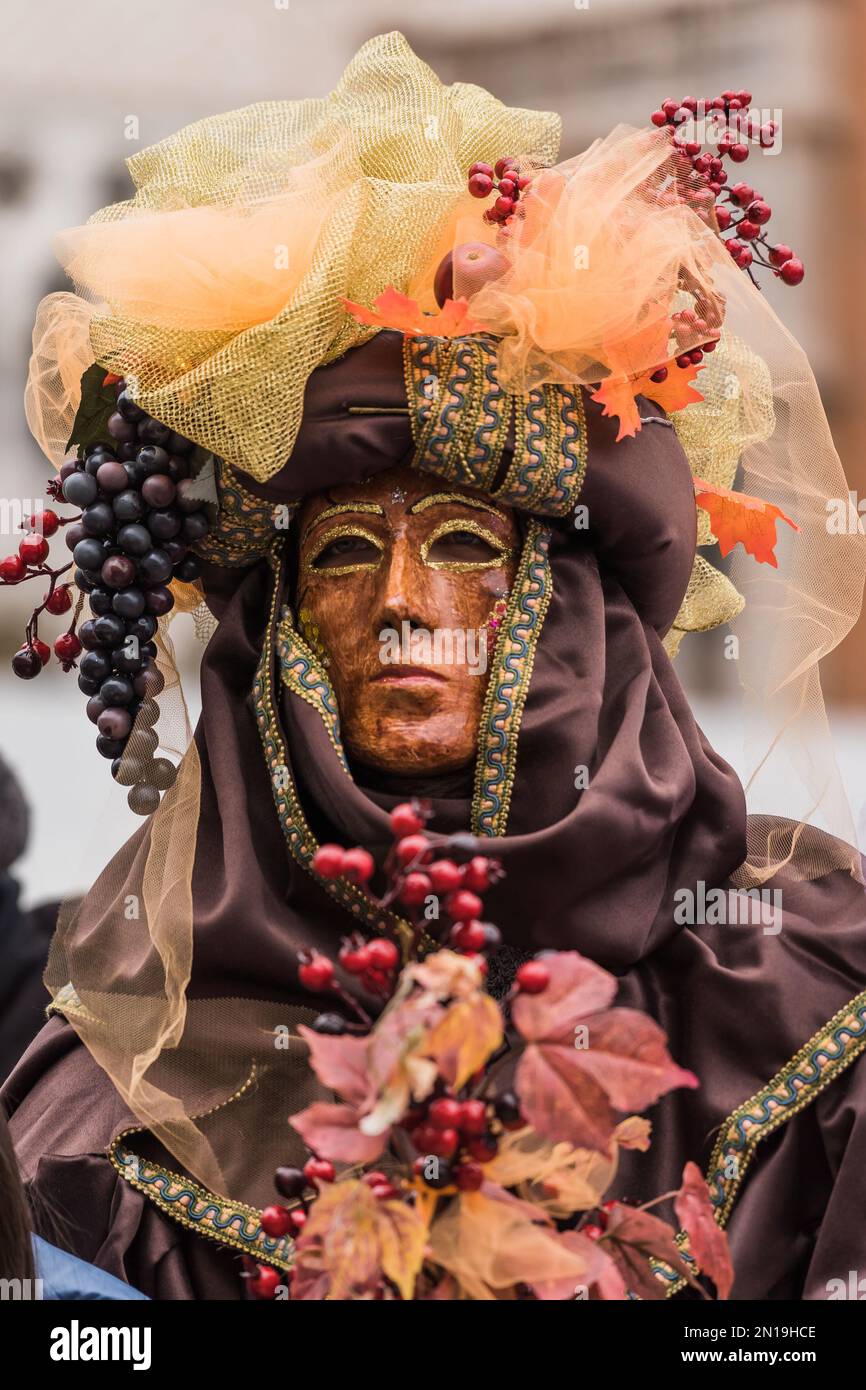 People wearing elaborate and colorful masks during the Venice Carnival ...