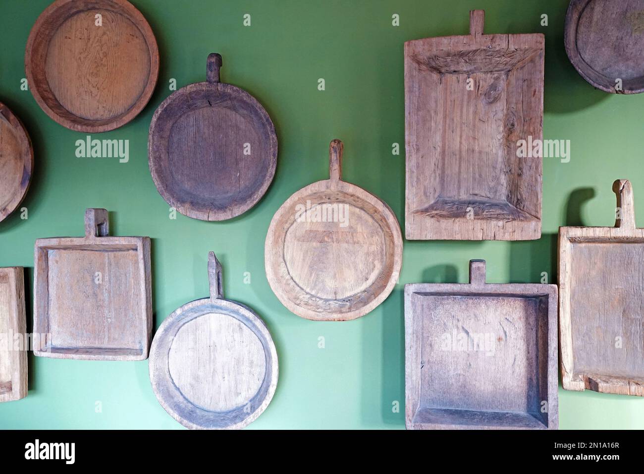 Craved wood hi-res stock photography and images - Alamy