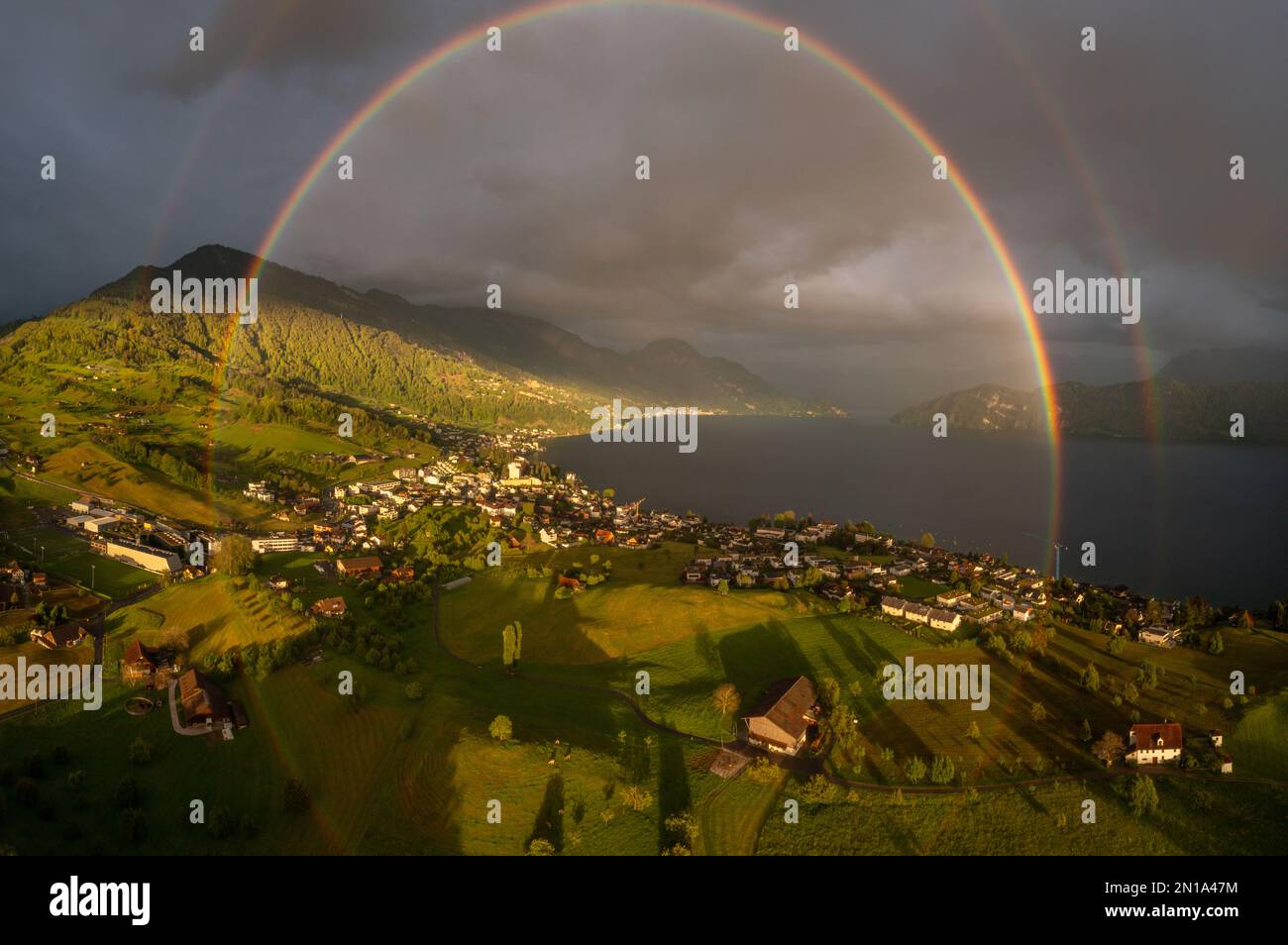 Full circle rainbow hi-res stock photography and images - Alamy