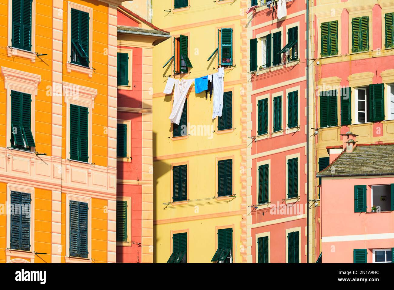 Pareti colorate hi-res stock photography and images - Alamy