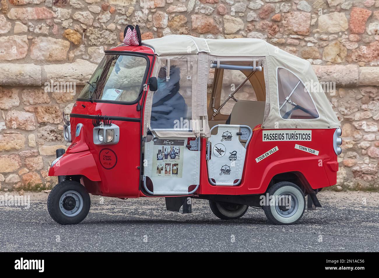 Ride on car bow hi-res stock photography and images - Alamy