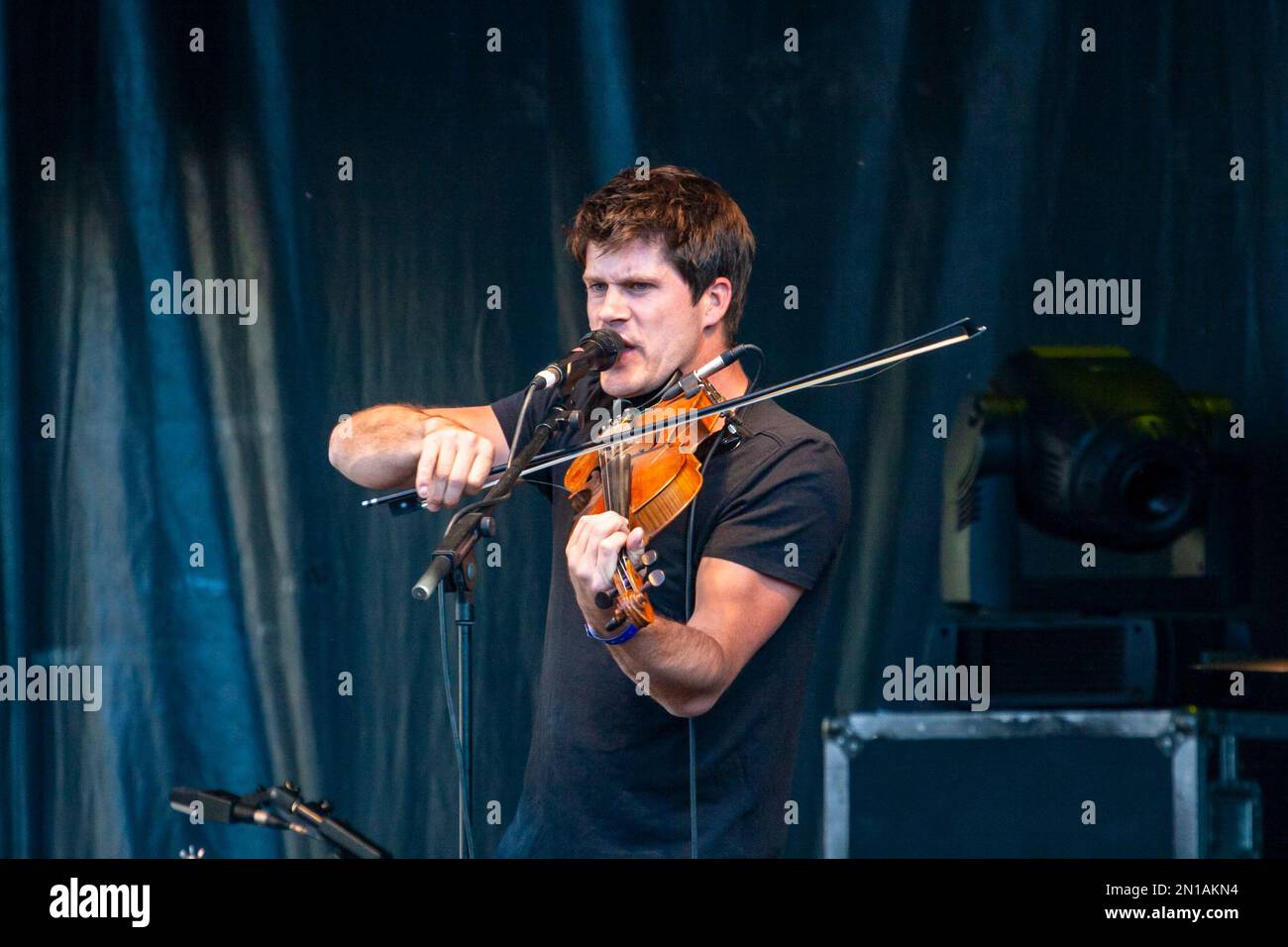 Singer songwriter Seth Lakeman, playing the fiddle. London, UK Stock ...