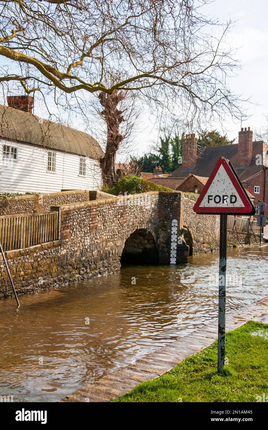 Humpback bridge hi-res stock photography and images - Alamy