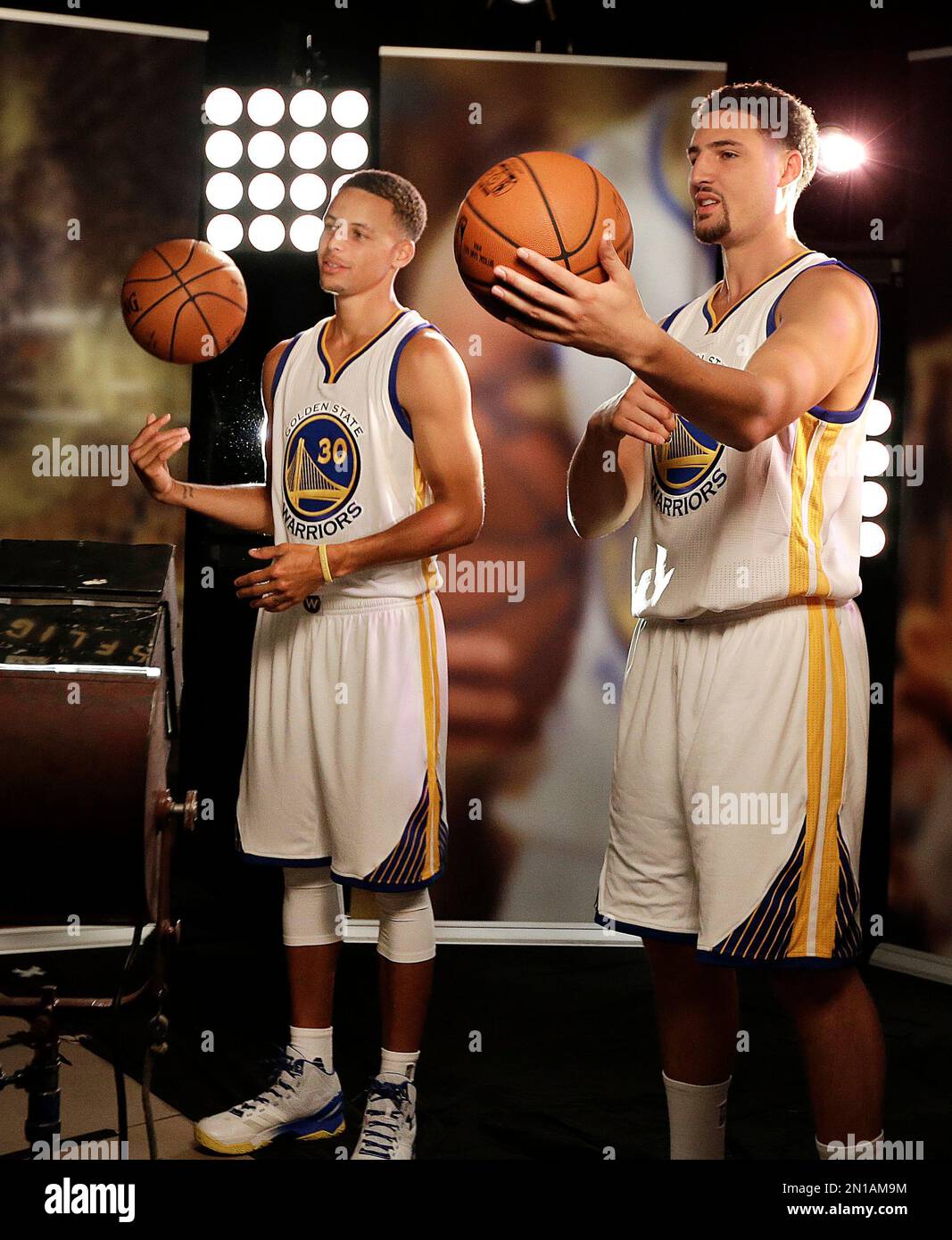 Golden State Warriors' Stephen Curry, left, and Klay Thompson (11) pose ...