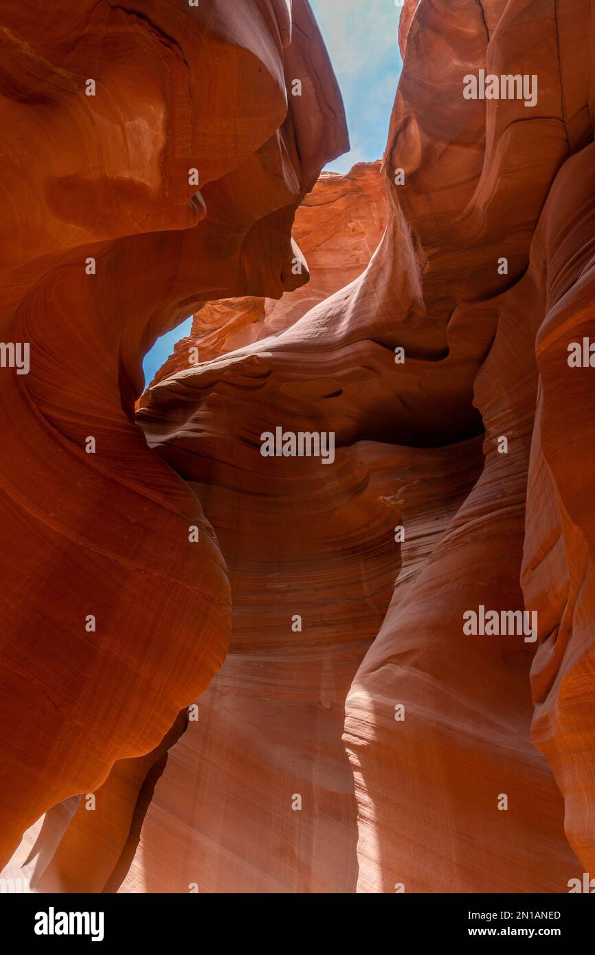 A vertical shot of the Lower Antelope Canyon in Lechee, Arizona, United ...