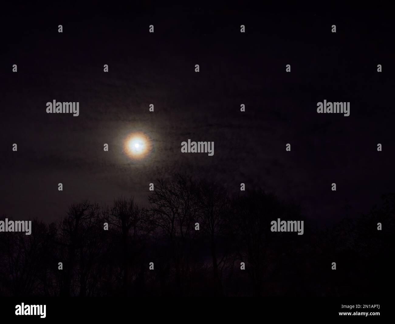 Clouds around moon hi-res stock photography and images - Alamy