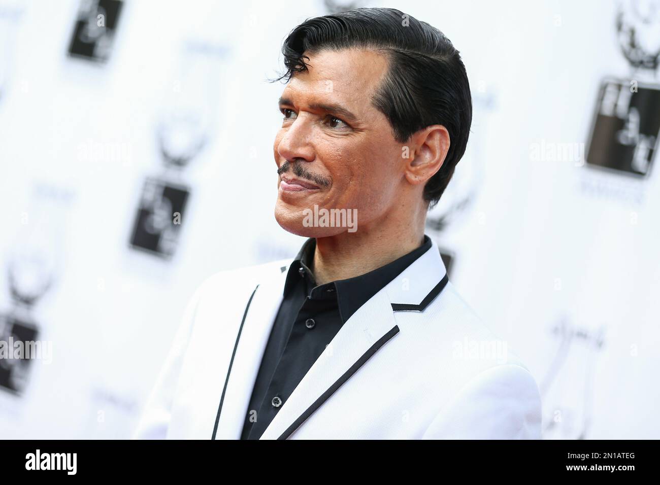 Singer El DeBarge attends the 26th Annual Heroes and Legends Awards ...