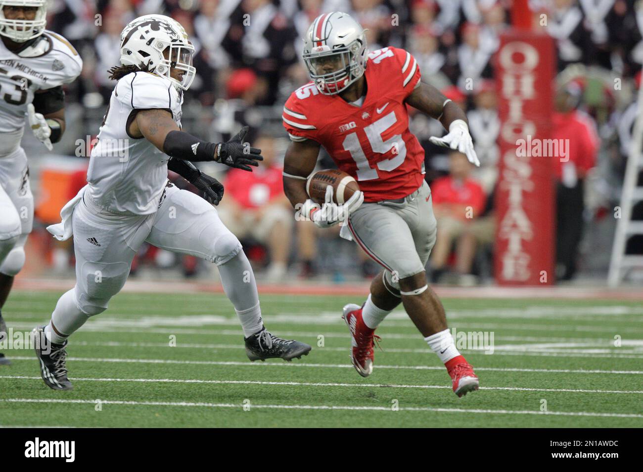 Ohio State running back Ezekiel Elliott plays against Western Michigan ...
